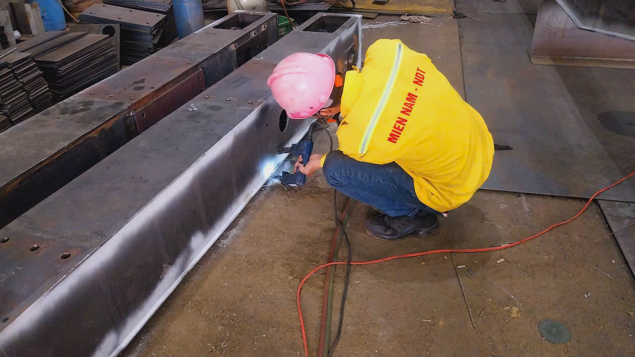 Kiểm tra mối hàn - Cầu Trục, Cẩu Trục Nhà Xưởng, Cổng Trục, Palang nâng hạ